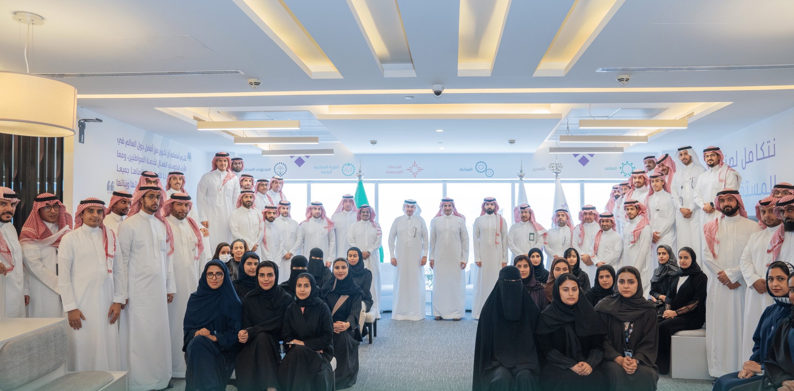 المهندس الجاسر يطلع على سير العمل في برنامج تطوير الصناعة الوطنية
